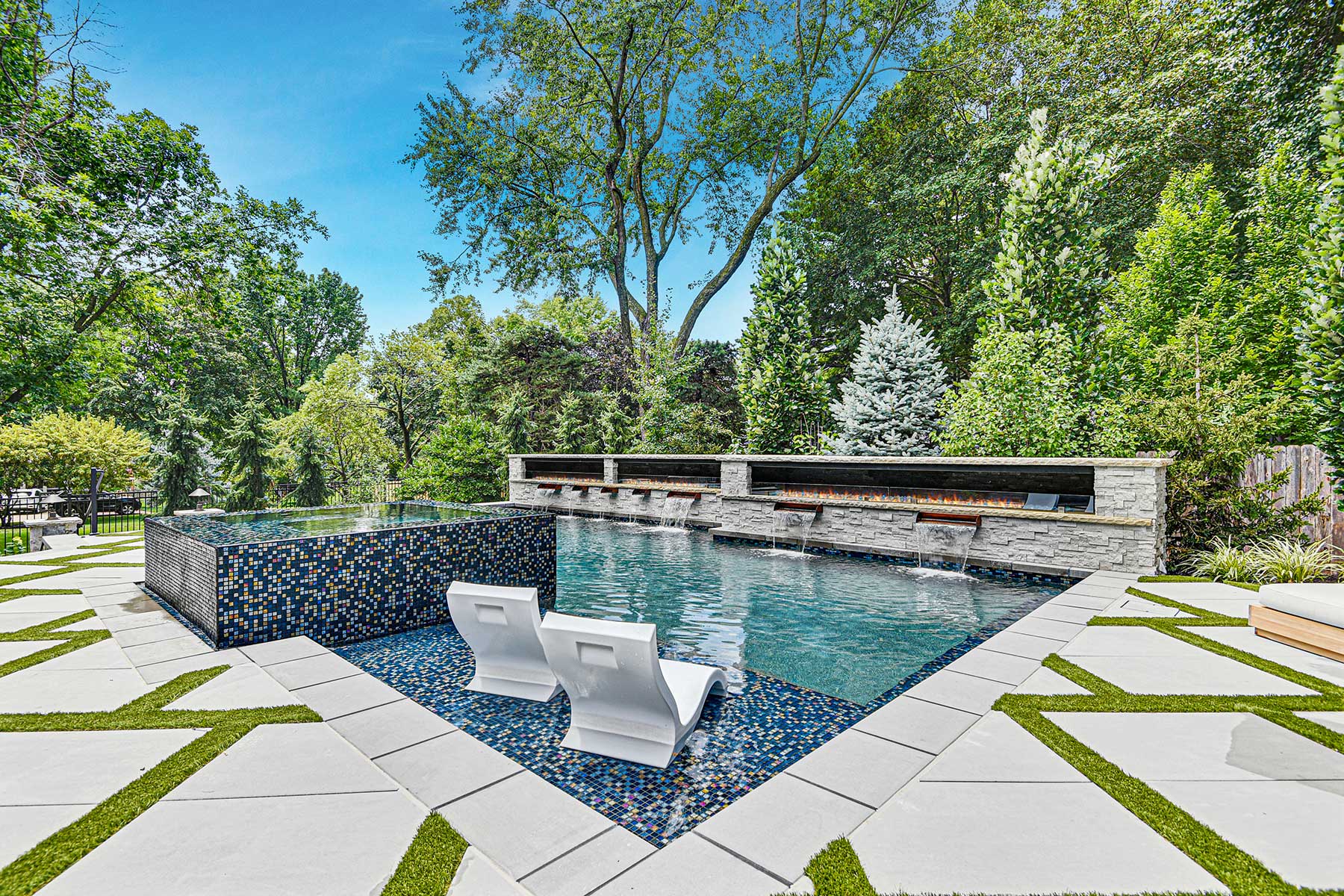 Intimate Poolside Retreat - design KC